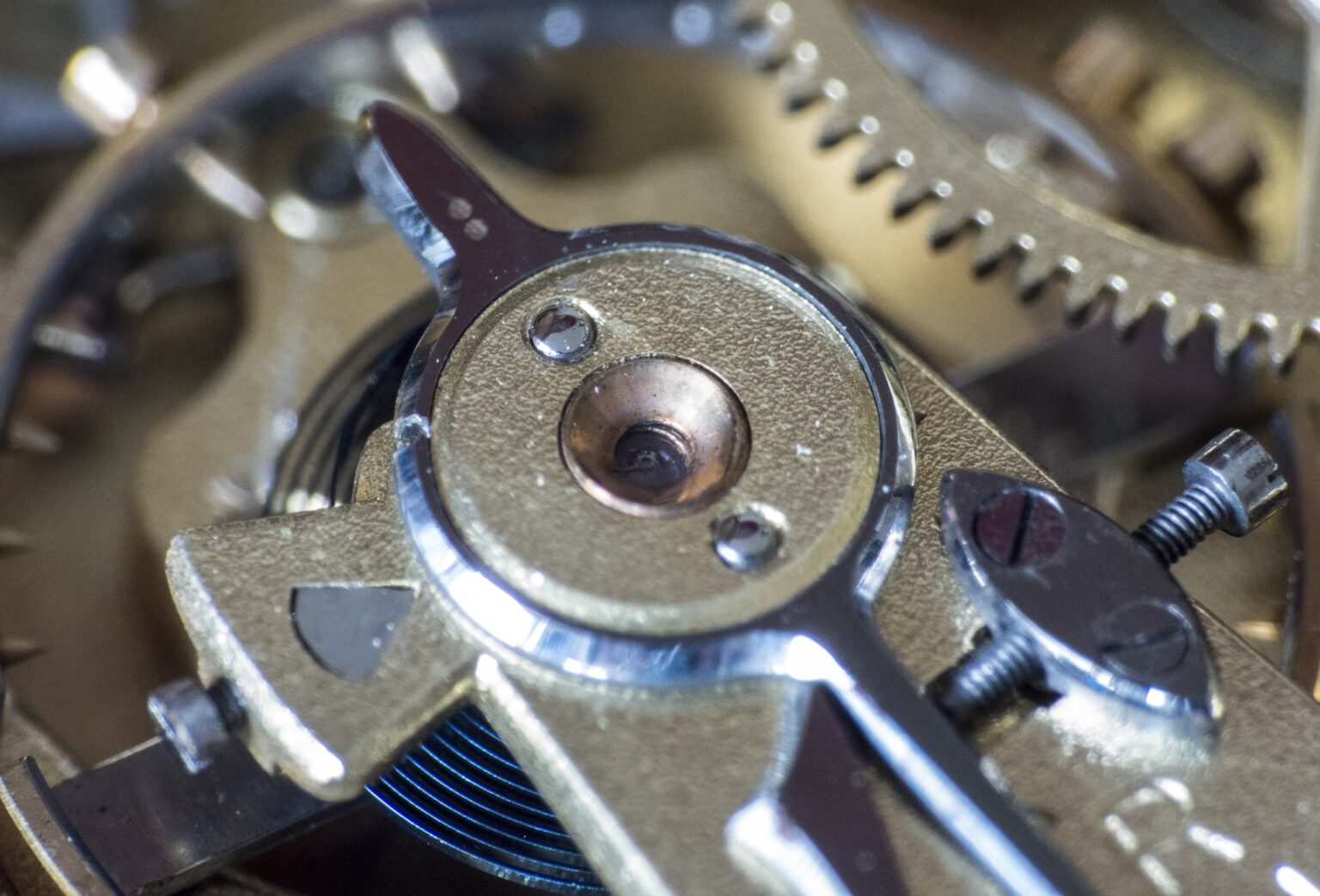 Guide to Winding a Watch: Do's and Don'ts | Martins of Glasgow